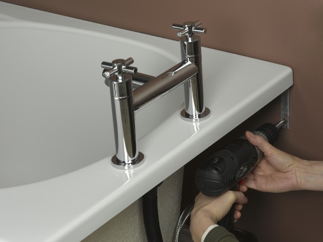 Julian Cassell's DIY Blog » Blog Archive Fitting a bath and taps - HOW ...