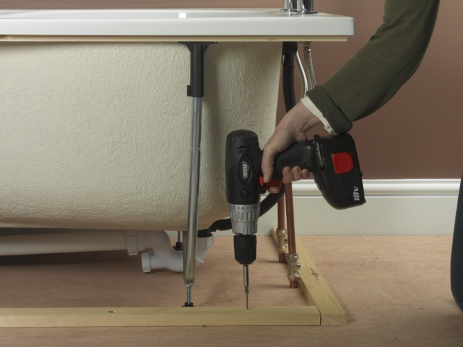 Julian Cassell's DIY Blog » Blog Archive Fitting a bath and taps - HOW ...
