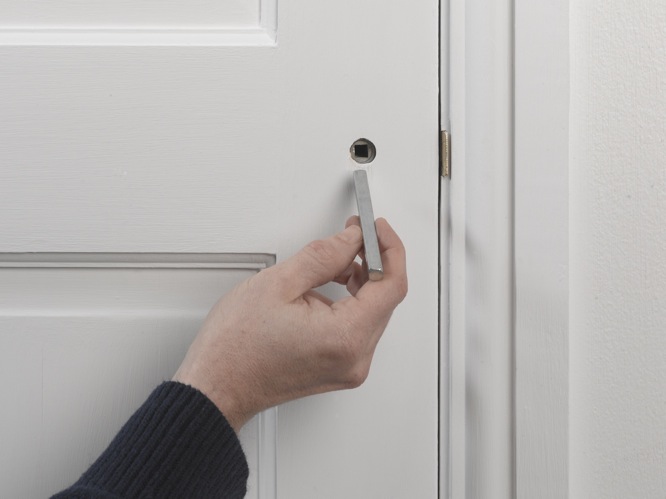 Julian Cassell's DIY Blog » Blog Archive Changing a door handle - HOW ...
