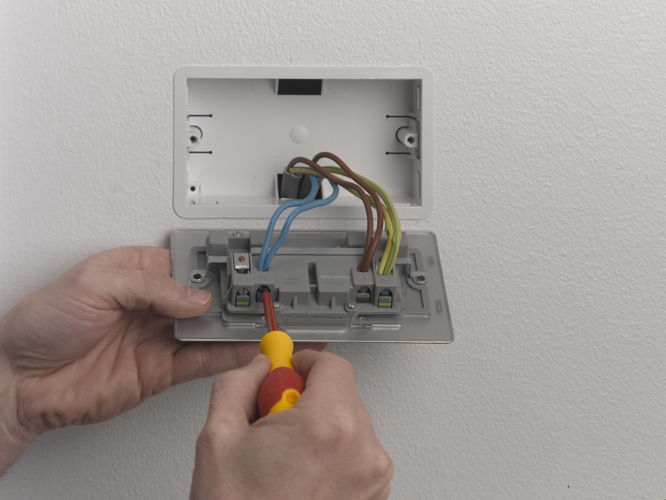 Julian Cassell's DIY Blog » Blog Archive Changing a socket - HOW TO DIY ...