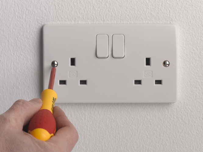 Julian Cassell's DIY Blog » Blog Archive Changing a socket - HOW TO DIY ...