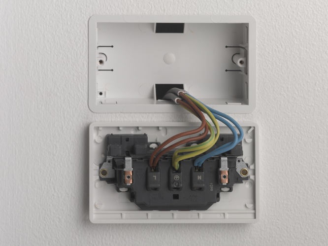 Julian Cassell's DIY Blog » Blog Archive Changing a socket - HOW TO DIY ...